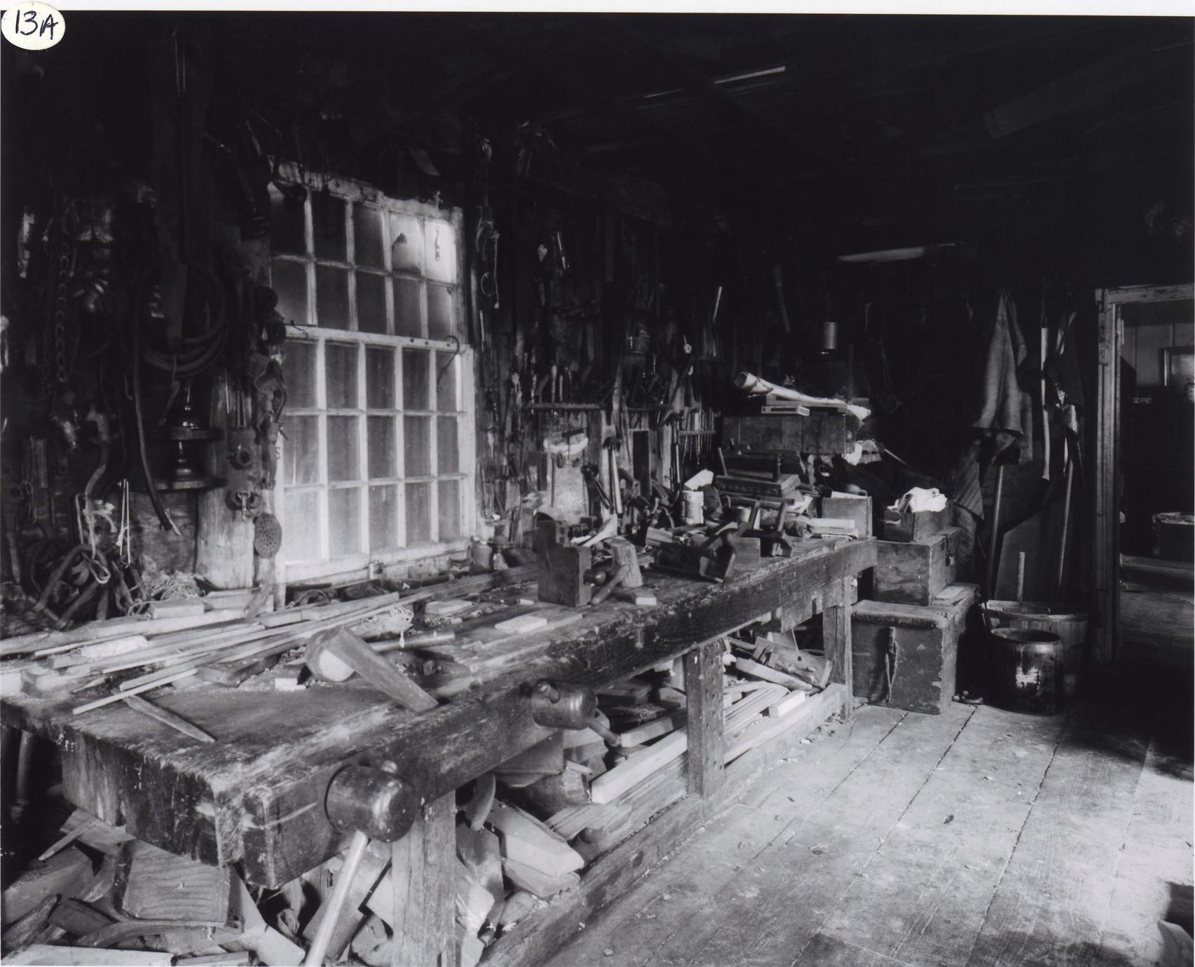 With hammer in hand : the Dominy craftsmen of East Hampton, New York ...