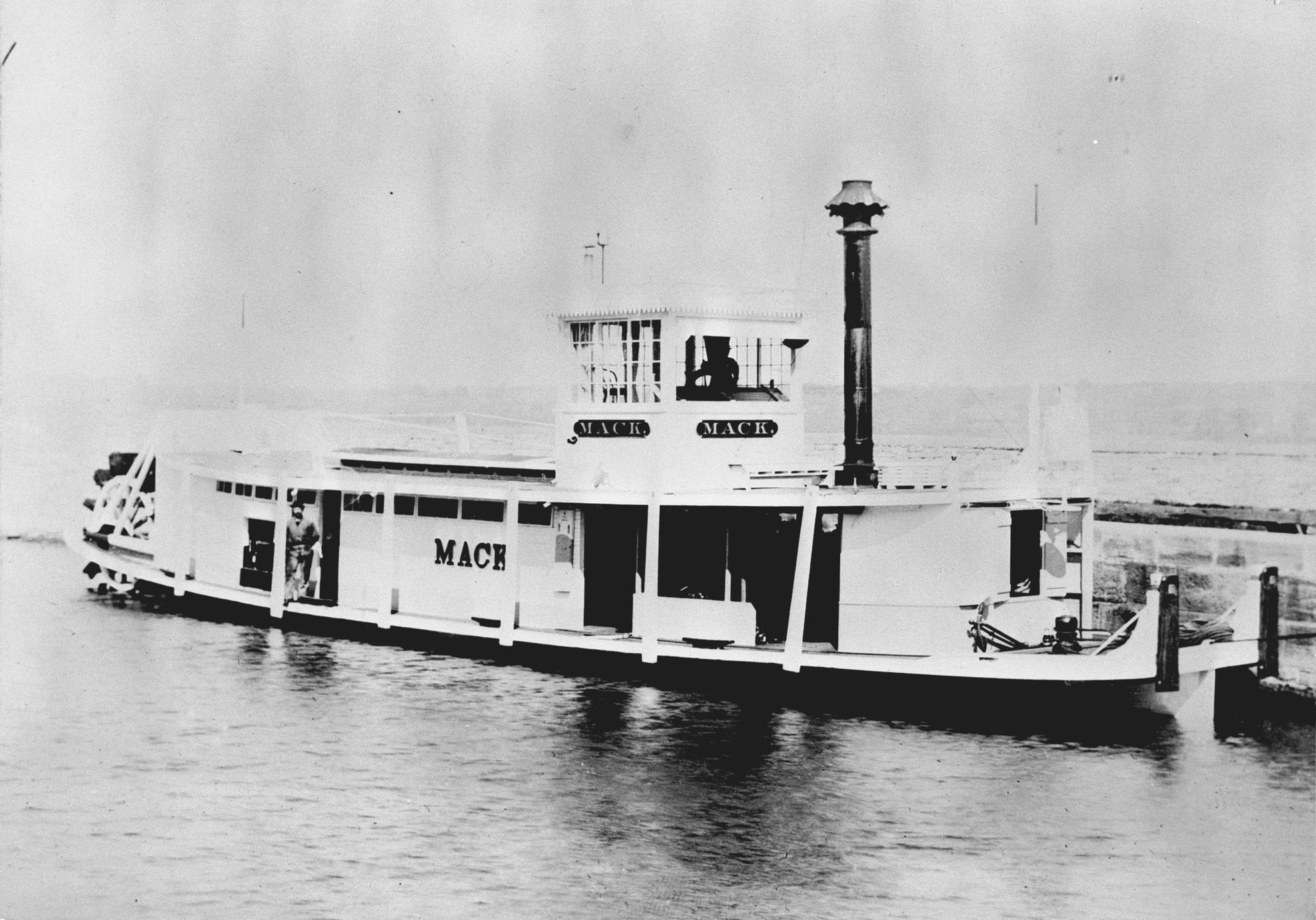 ‎Mack (Towboat) - UWDC - UW-Madison Libraries