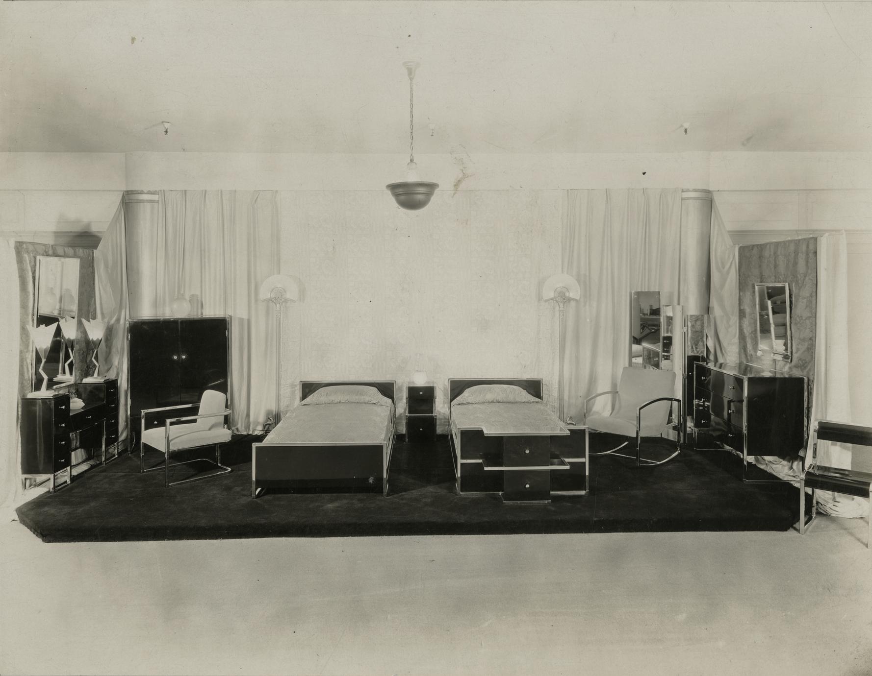 ‎Simmons furniture store display - UWDC - UW-Madison Libraries