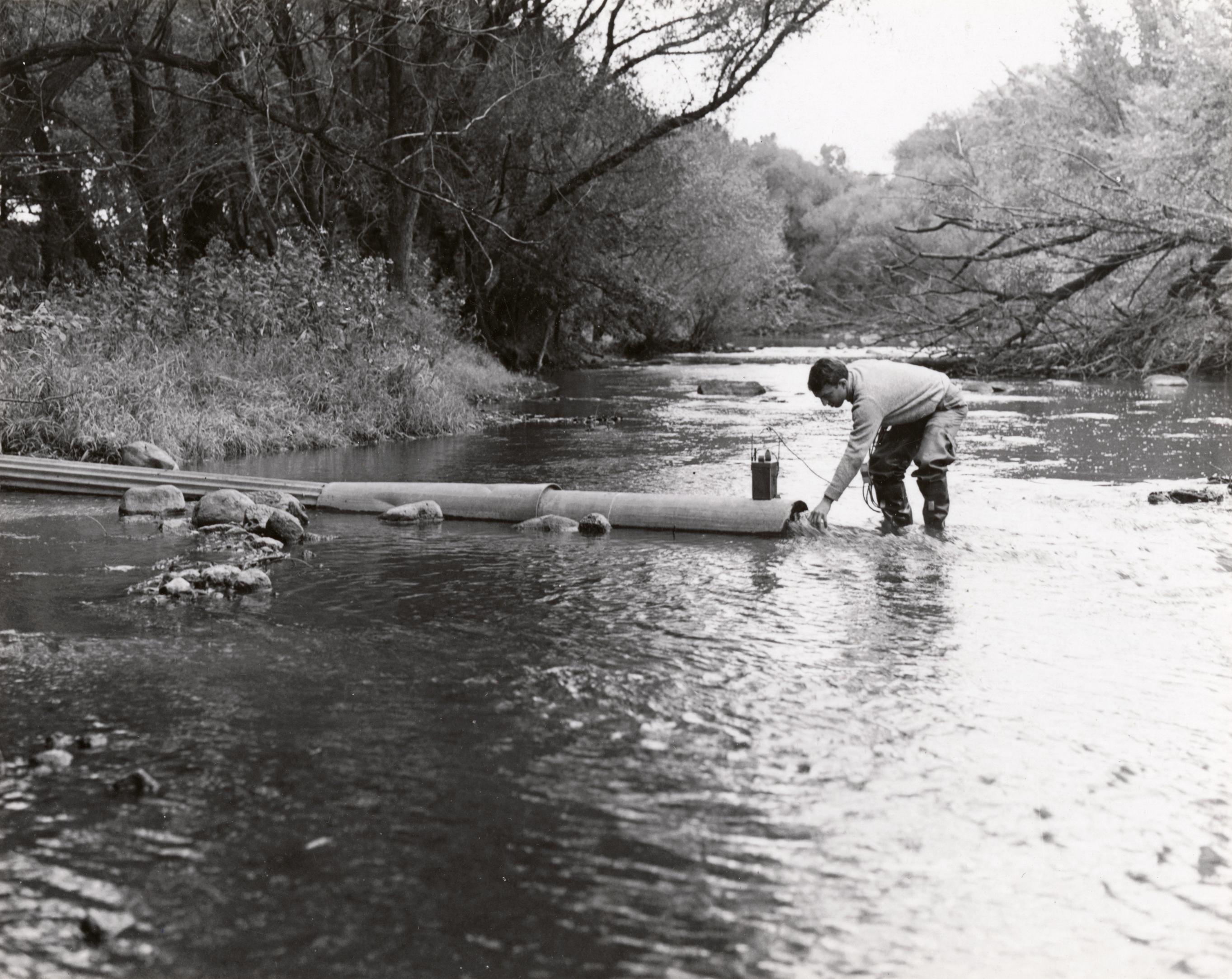 ‎Sampling waste outfall - UWDC - UW-Madison Libraries