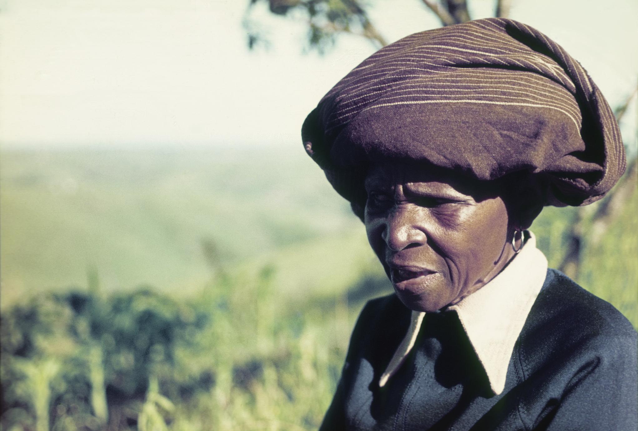 ‎Nongenile Masithathu Zenani, performing - UWDC - UW-Madison Libraries