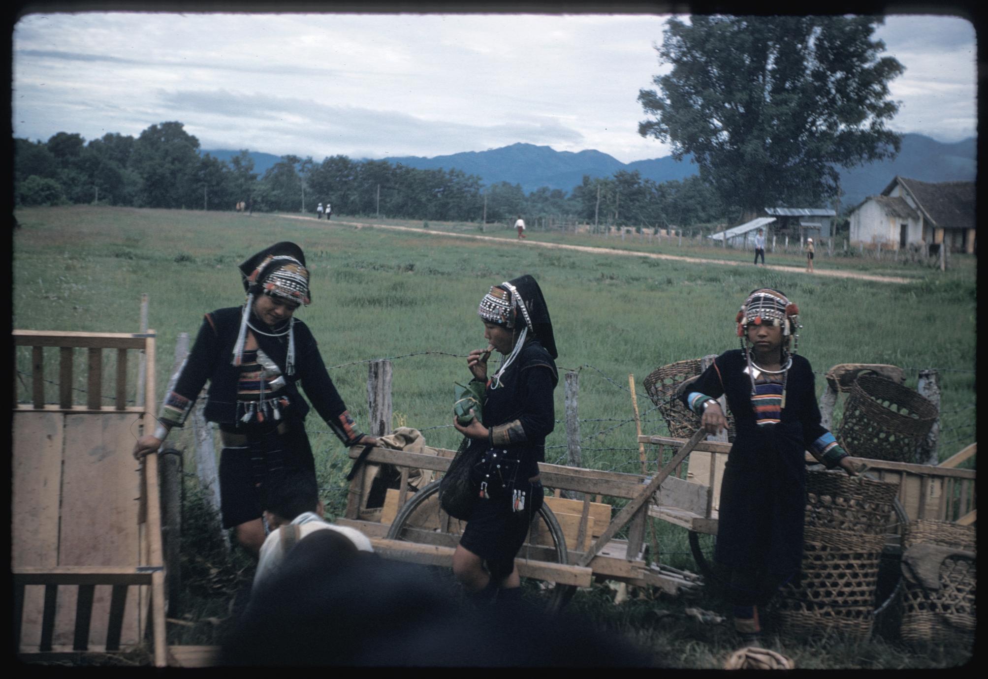 ‎Akha girls in Muang Sing - UWDC - UW-Madison Libraries