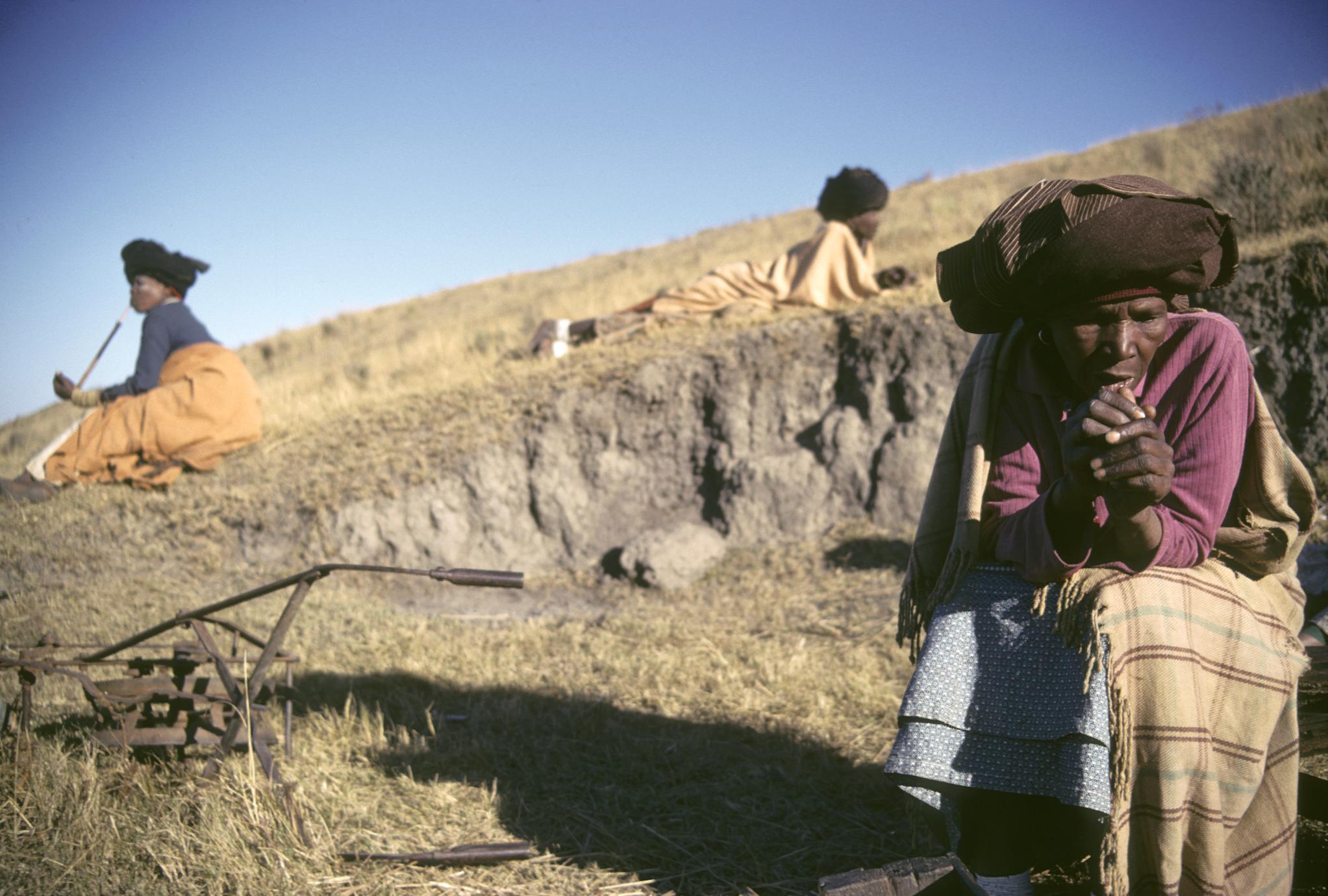 ‎Nongenile Masithathu Zenani, performing - UWDC - UW-Madison Libraries