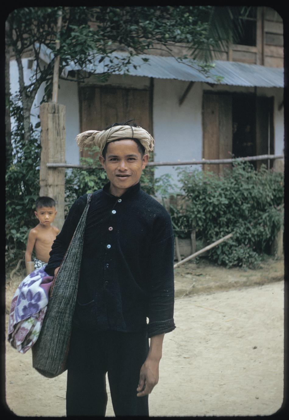 ‎Kammu (Khmu') returning from market - UWDC - UW-Madison Libraries