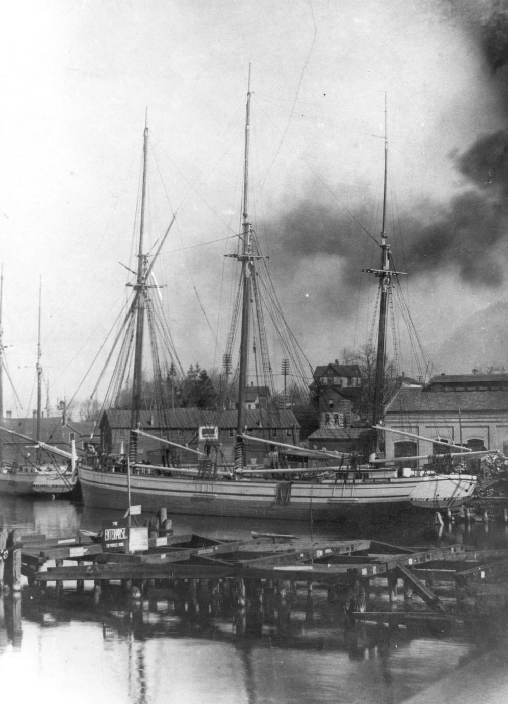 ‎The Rouse Simmons docked - UWDC - UW-Madison Libraries