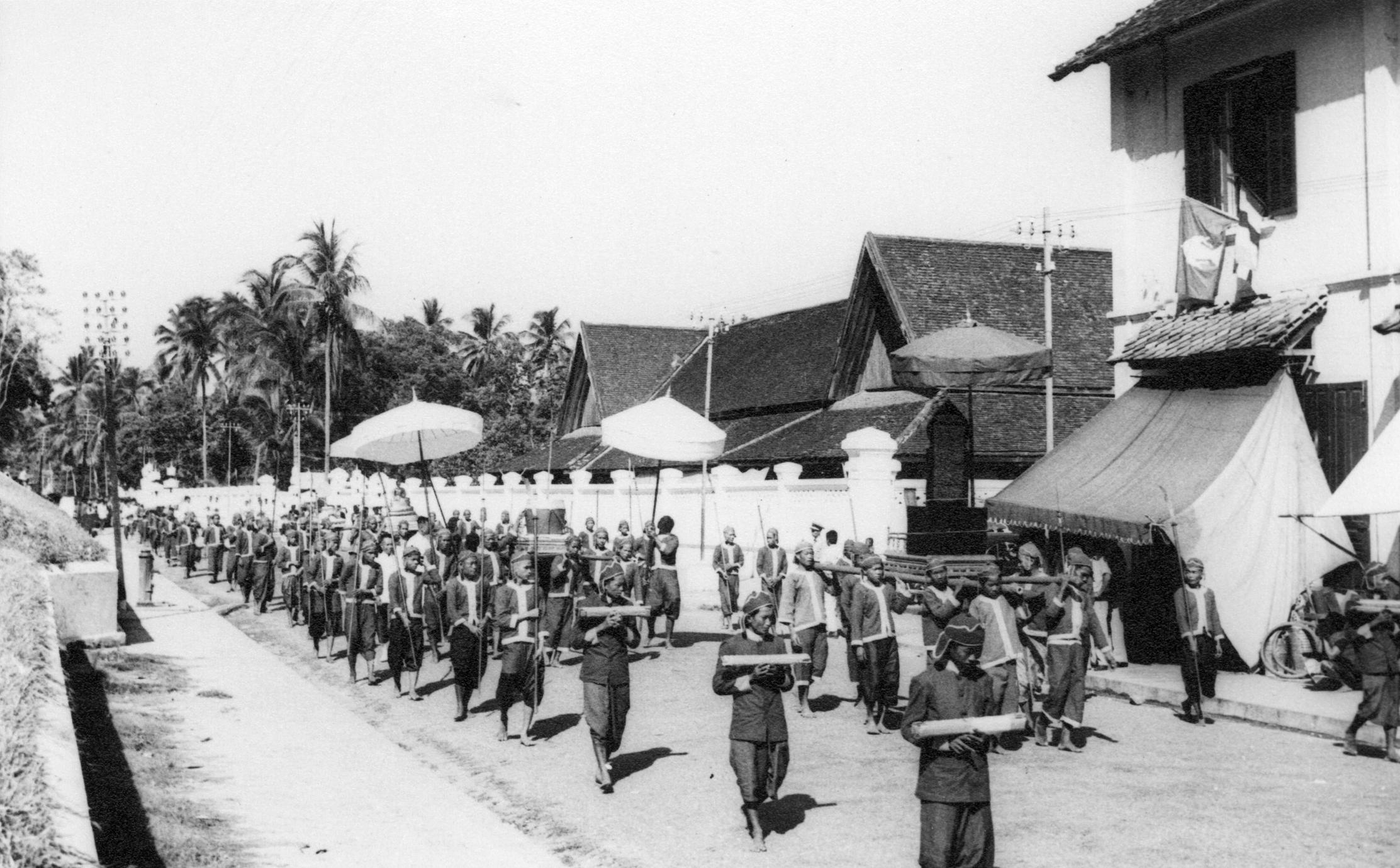 ‎Kammu (Khmu') guards - UWDC - UW-Madison Libraries
