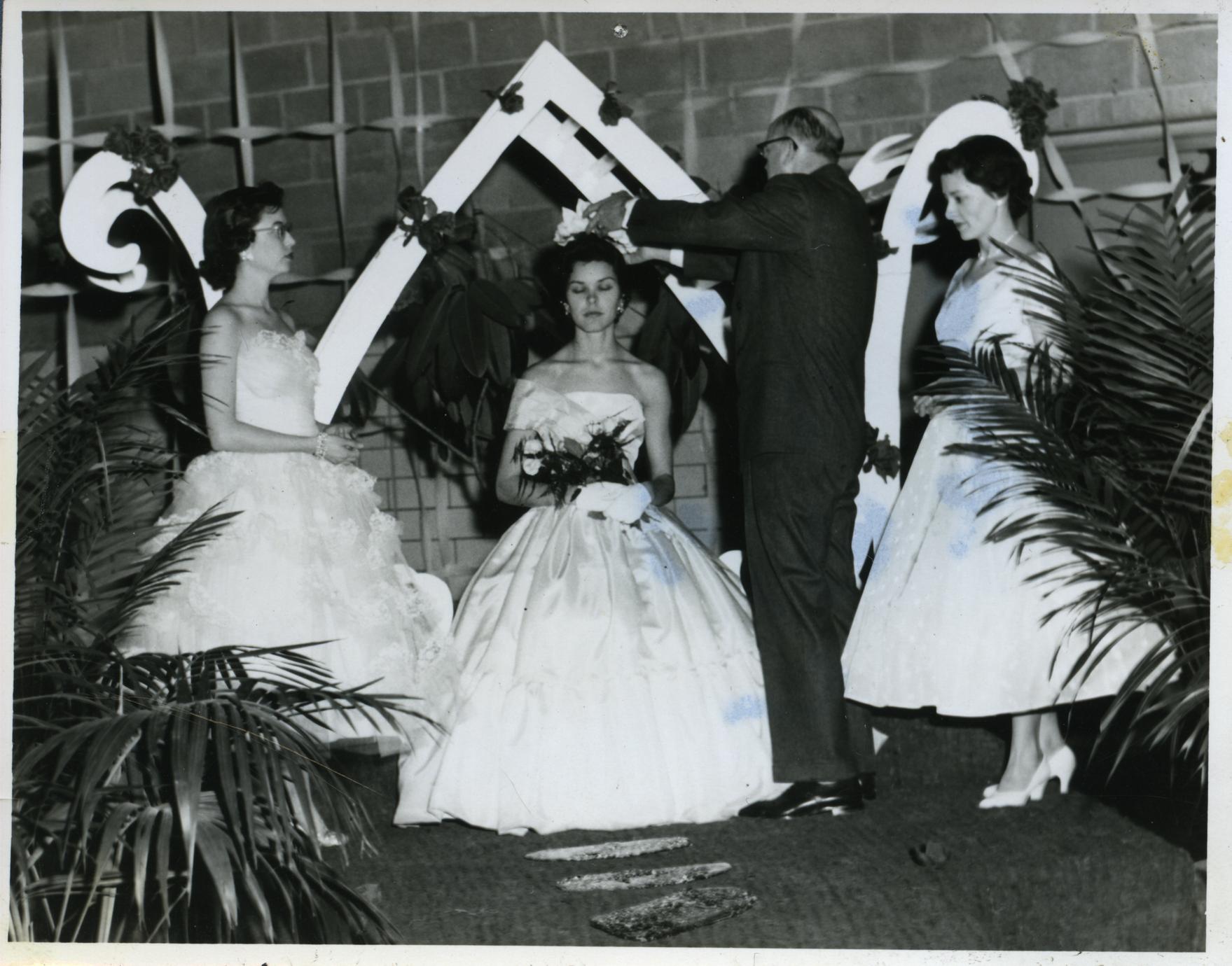 ‎Sigma Tau Gamma rose dance - UWDC - UW-Madison Libraries
