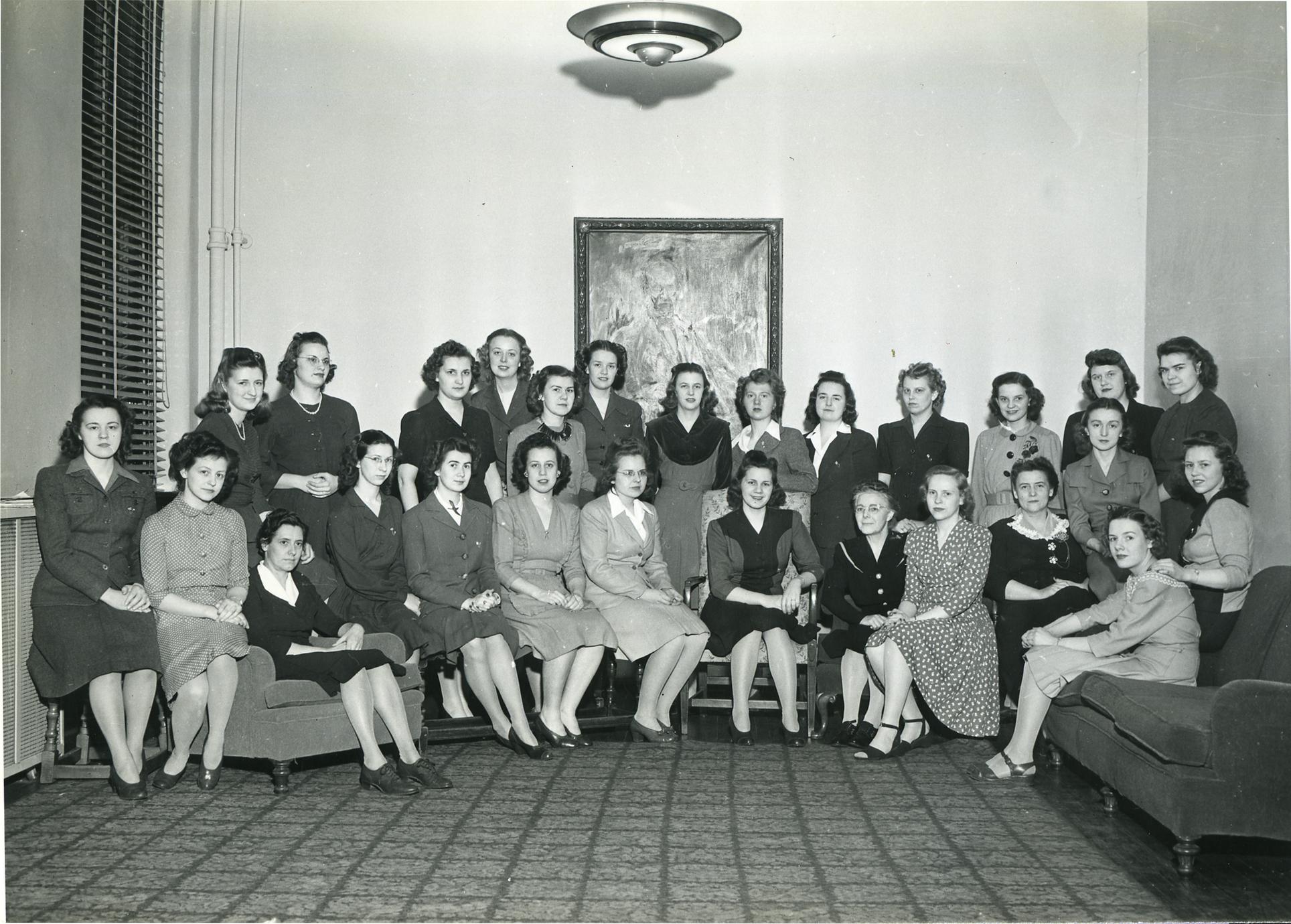 ‎Phi Upsilon Omicron group photograph - UWDC - UW-Madison Libraries