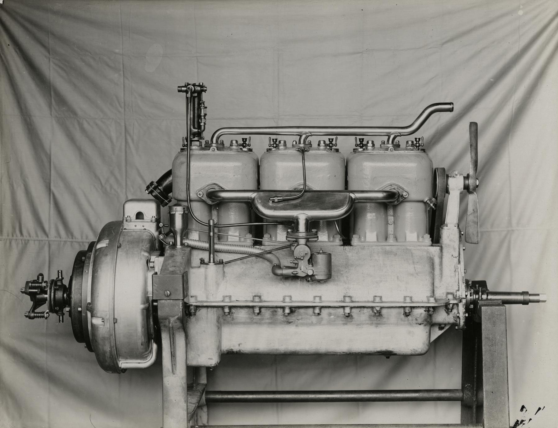 ‎A Jeffery Quad engine - UWDC - UW-Madison Libraries
