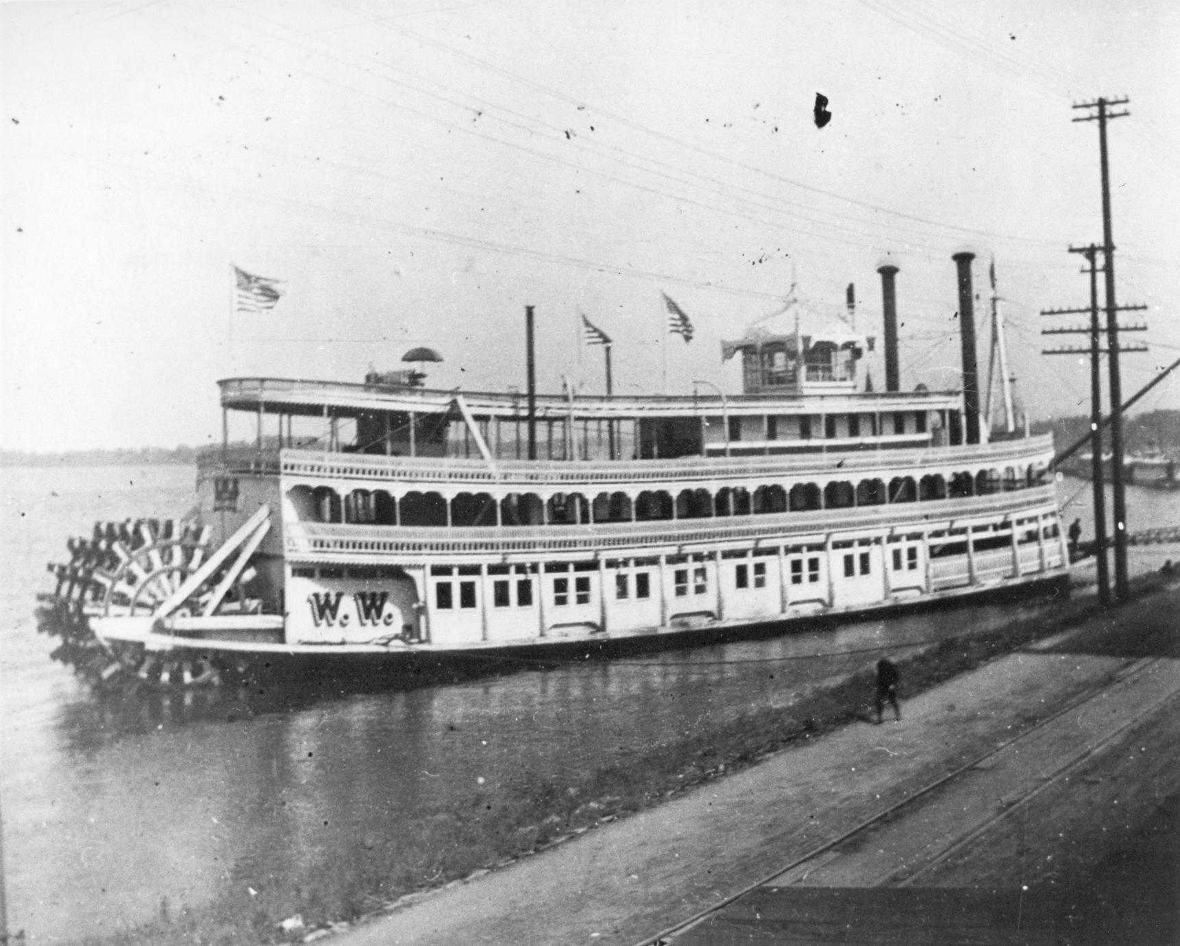 ‎Stern side view of the W.W. at shore in La Crosse, Wisconsin - UWDC ...