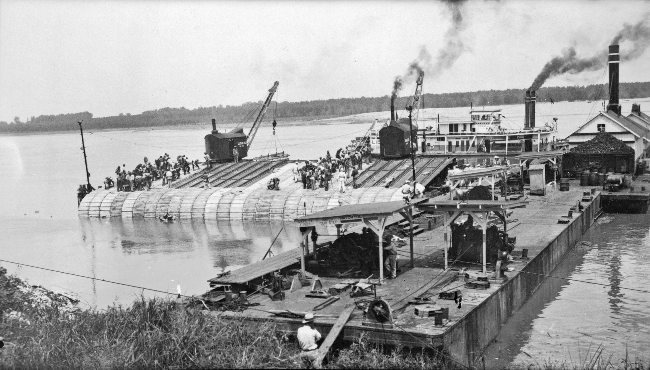 ‎Lieut. Gurney (Towboat, 1911-1936) - UWDC - UW-Madison Libraries