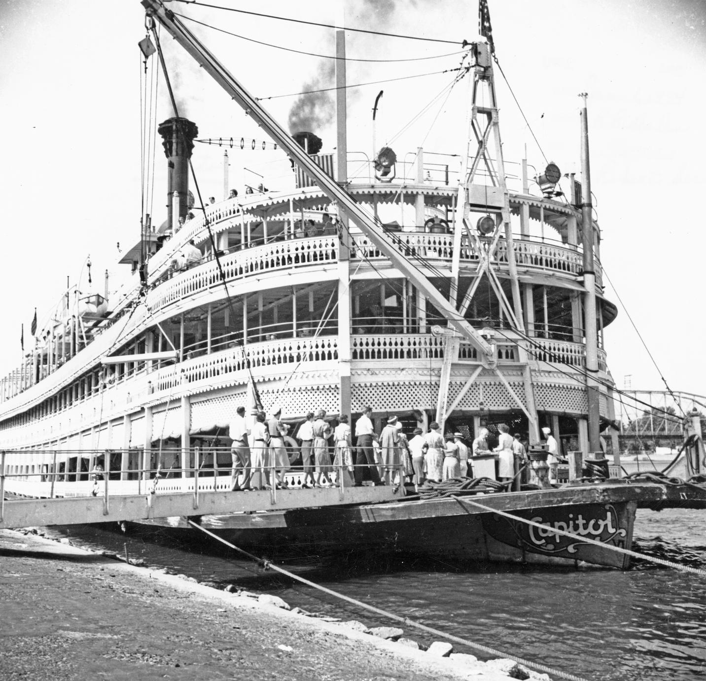 ‎Capitol (Excursion boat, 1920-1945) - UWDC - UW-Madison Libraries