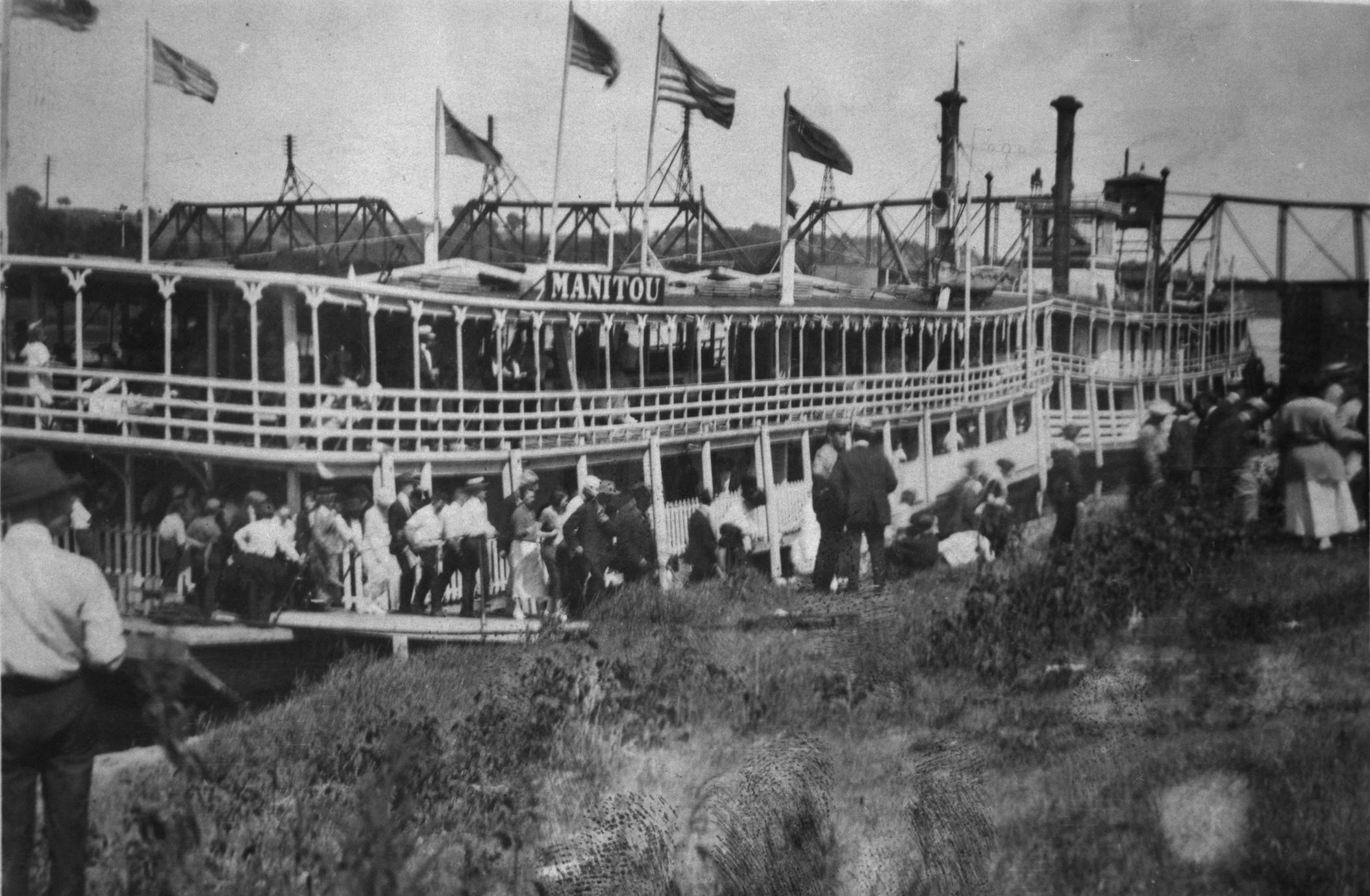 ‎Manitou (Excursion barge) - UWDC - UW-Madison Libraries