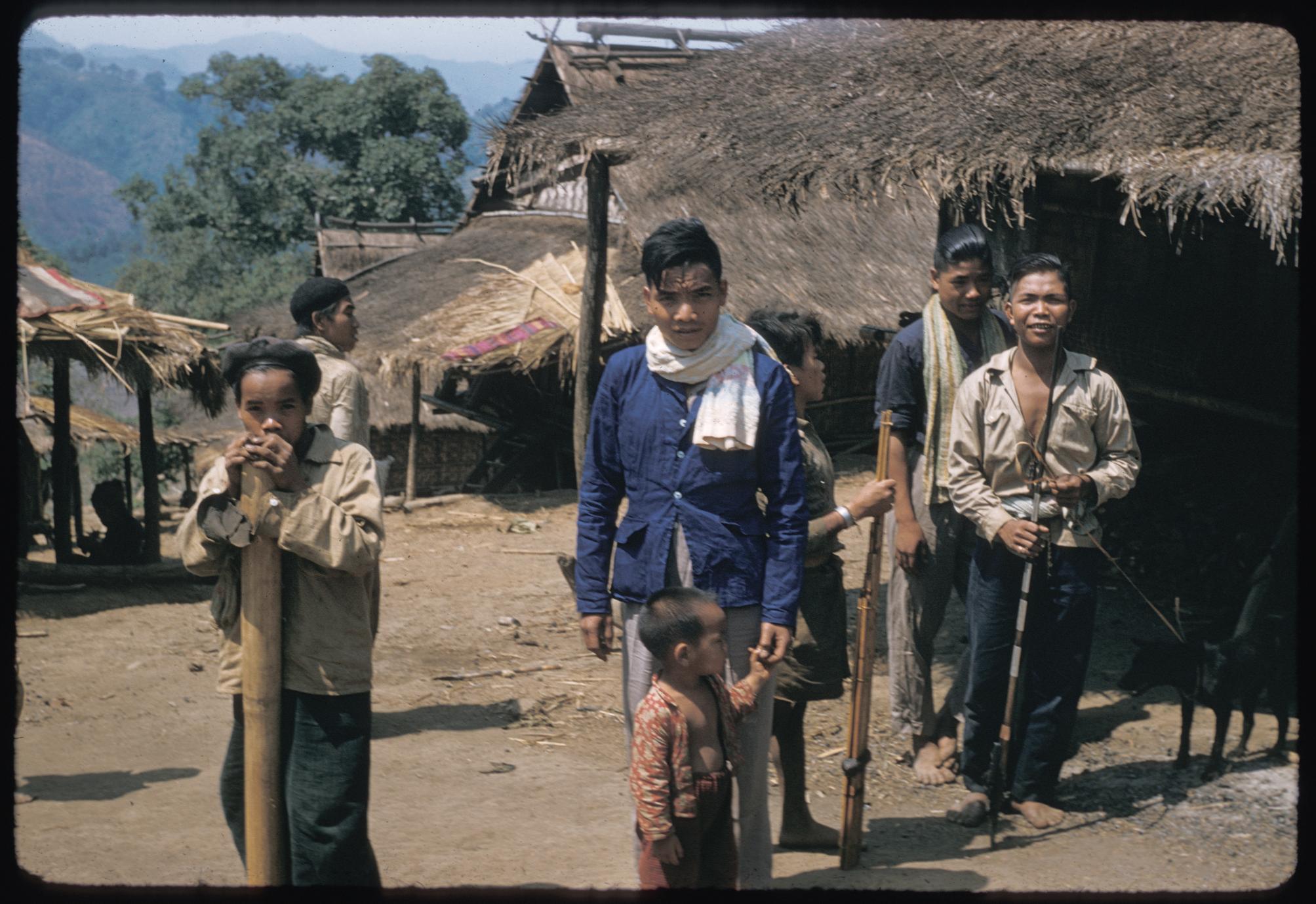 ‎Kammu (Khmu') men with rifles - UWDC - UW-Madison Libraries