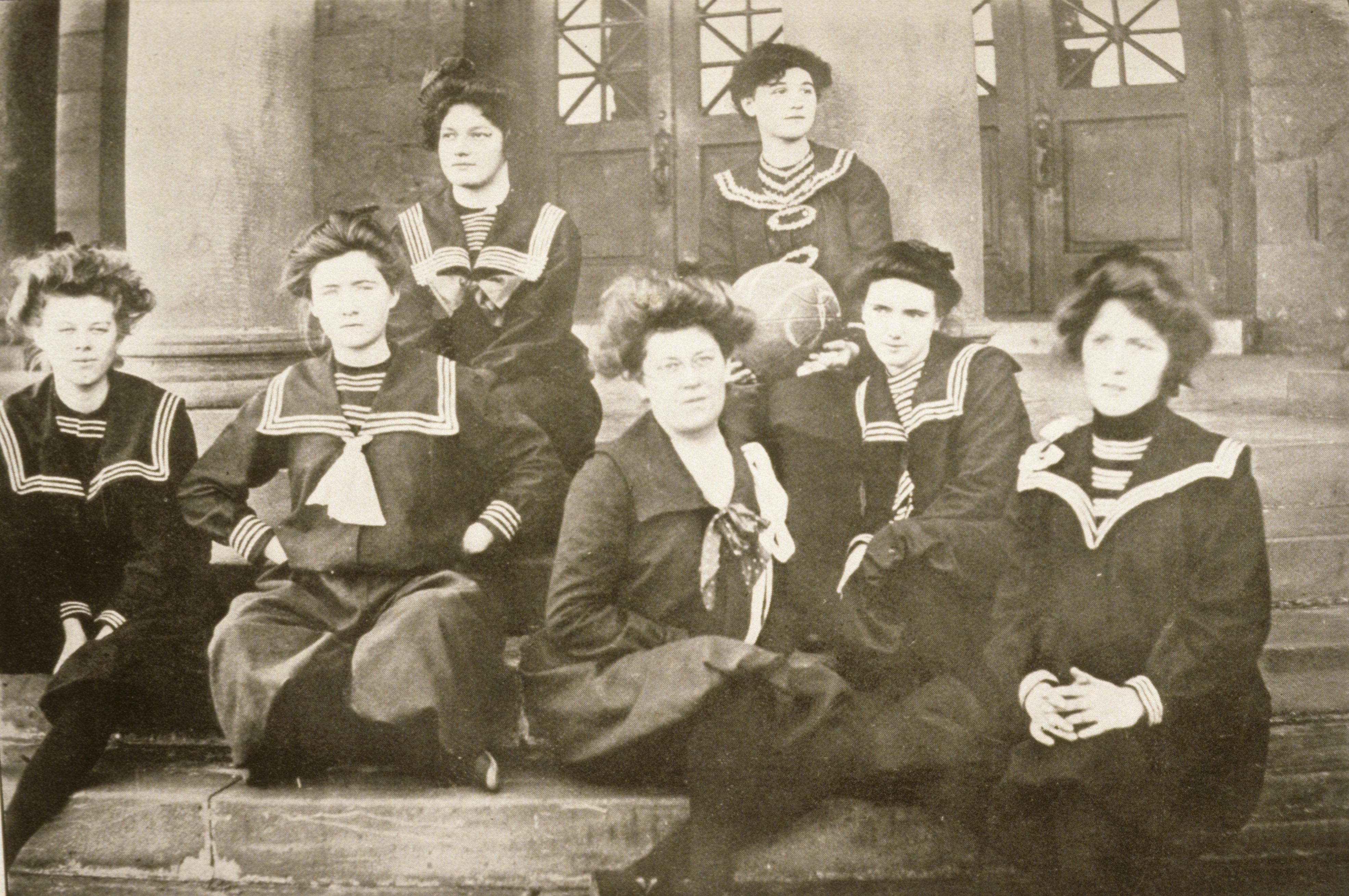 ‎1900s Superior Normal School students - UWDC - UW-Madison Libraries